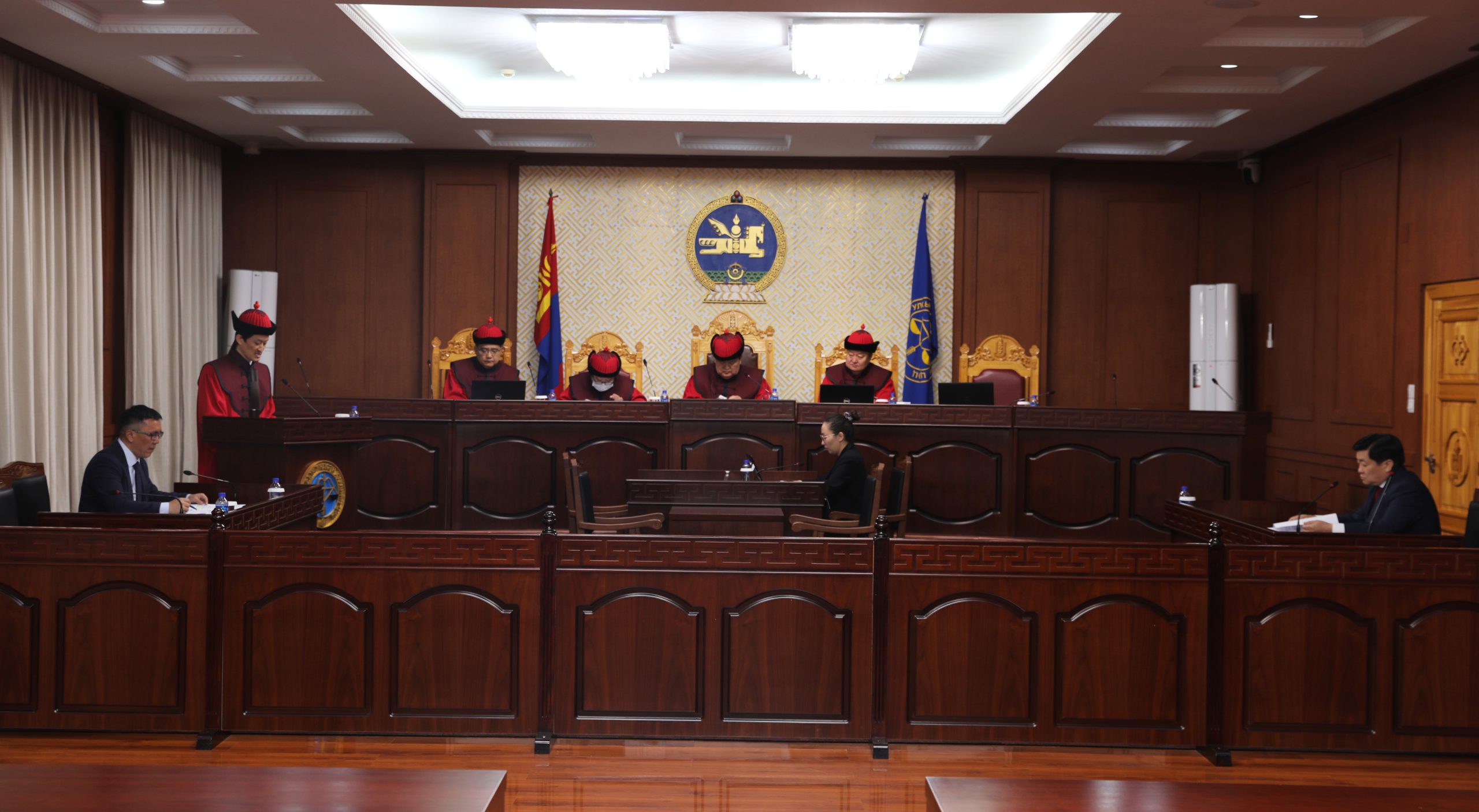 Гүйцэтгэх ажлын тухай хуулийн заалт Үндсэн хууль зөрчсөн болохыг тогтоов