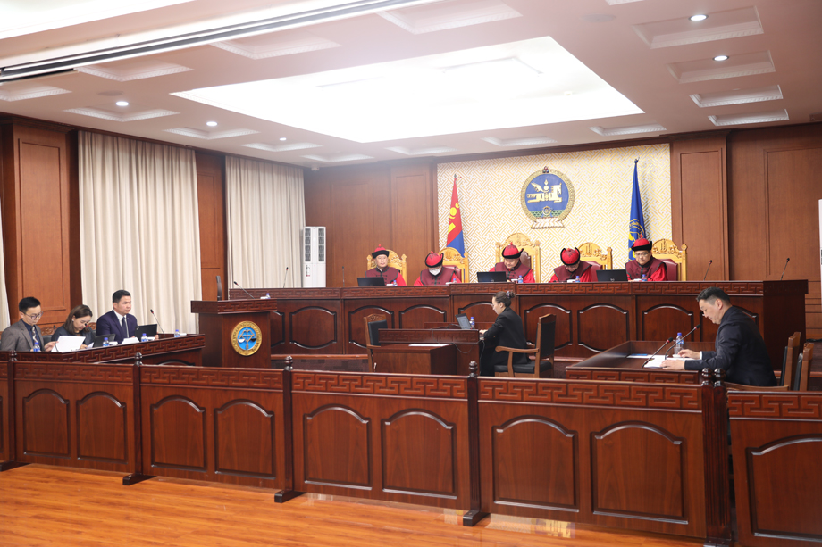 11 дүгээр сарын 26 ны өдөр бол Анхдугаар Үндсэн хуулиа баталж Бүгд