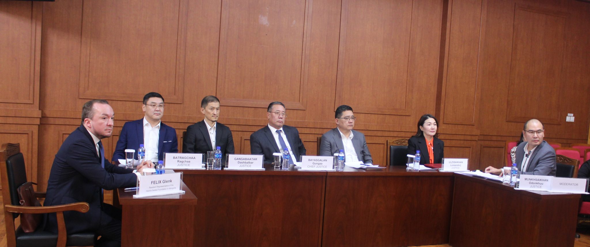 цахим уулзалт хийлээ